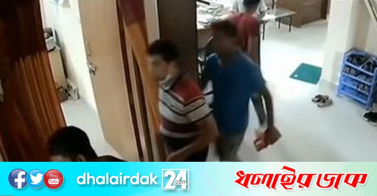 পরিবেশ অধিদফতরের ডিডিকে মারধর, নৌ পুলিশ কর্মকর্তা বরখাস্ত - Dhalair Dak 24