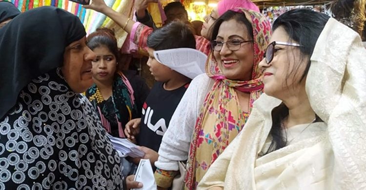 ছেলের জন্য ভোট চাইলেন ইশরাকের মা - Dhalair Dak 24