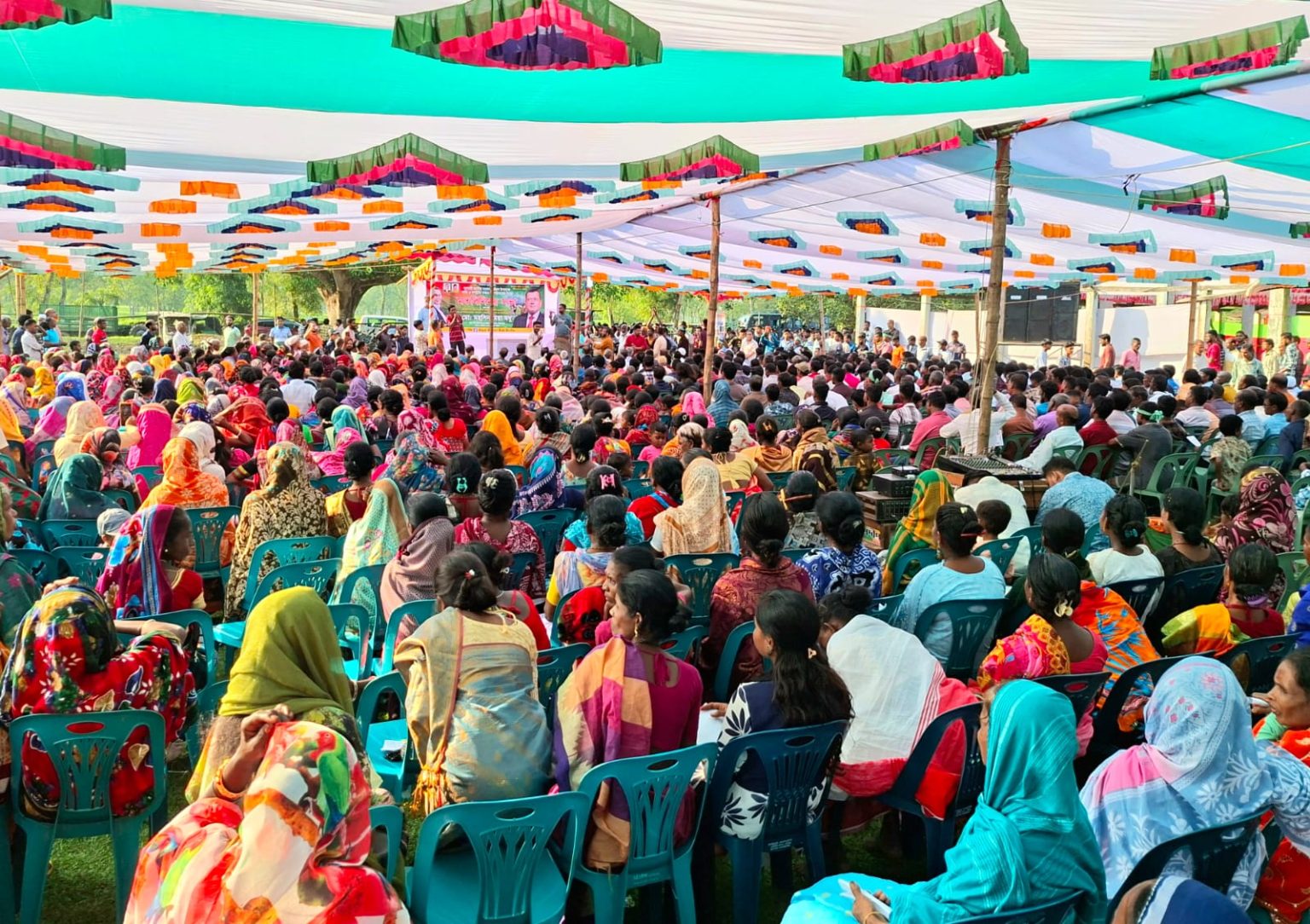 কমলগঞ্জে চা শ্রমিক নিয়ে শান্তি ও সম্প্রীতি রক্ষায় মহসিন মিয়া মধু - Dhalair Dak 24